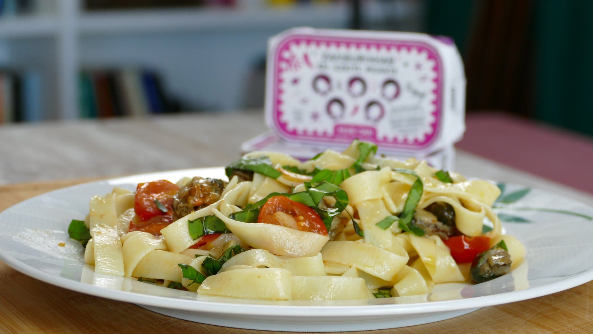 Miss Can Bay Scallops Tagliatelle in Spicy Olive Oil with Cherry Tomat ...